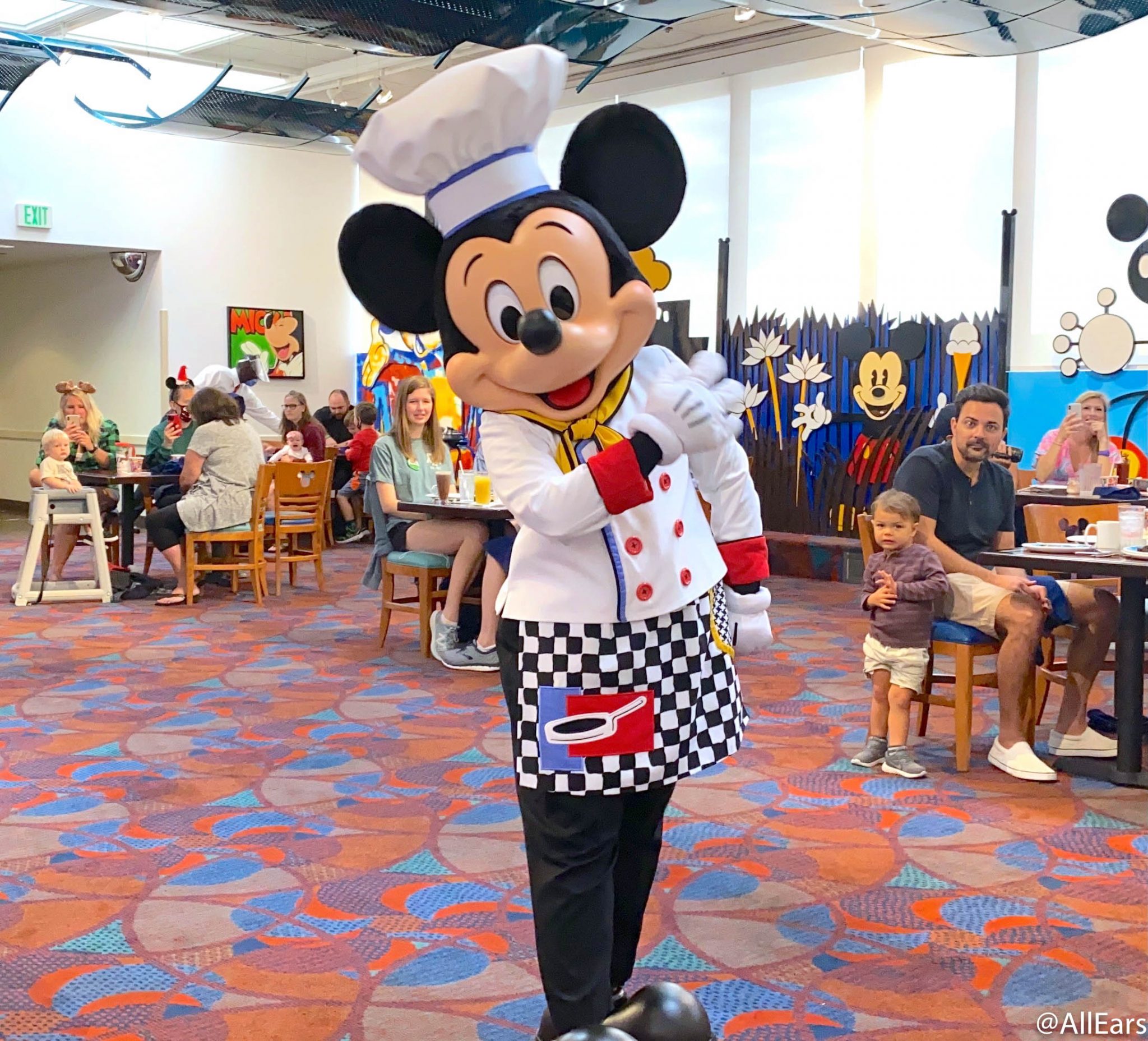 4 Unspoken Rules for Eating at Chef Mickey's in Disney World - AllEars.Net