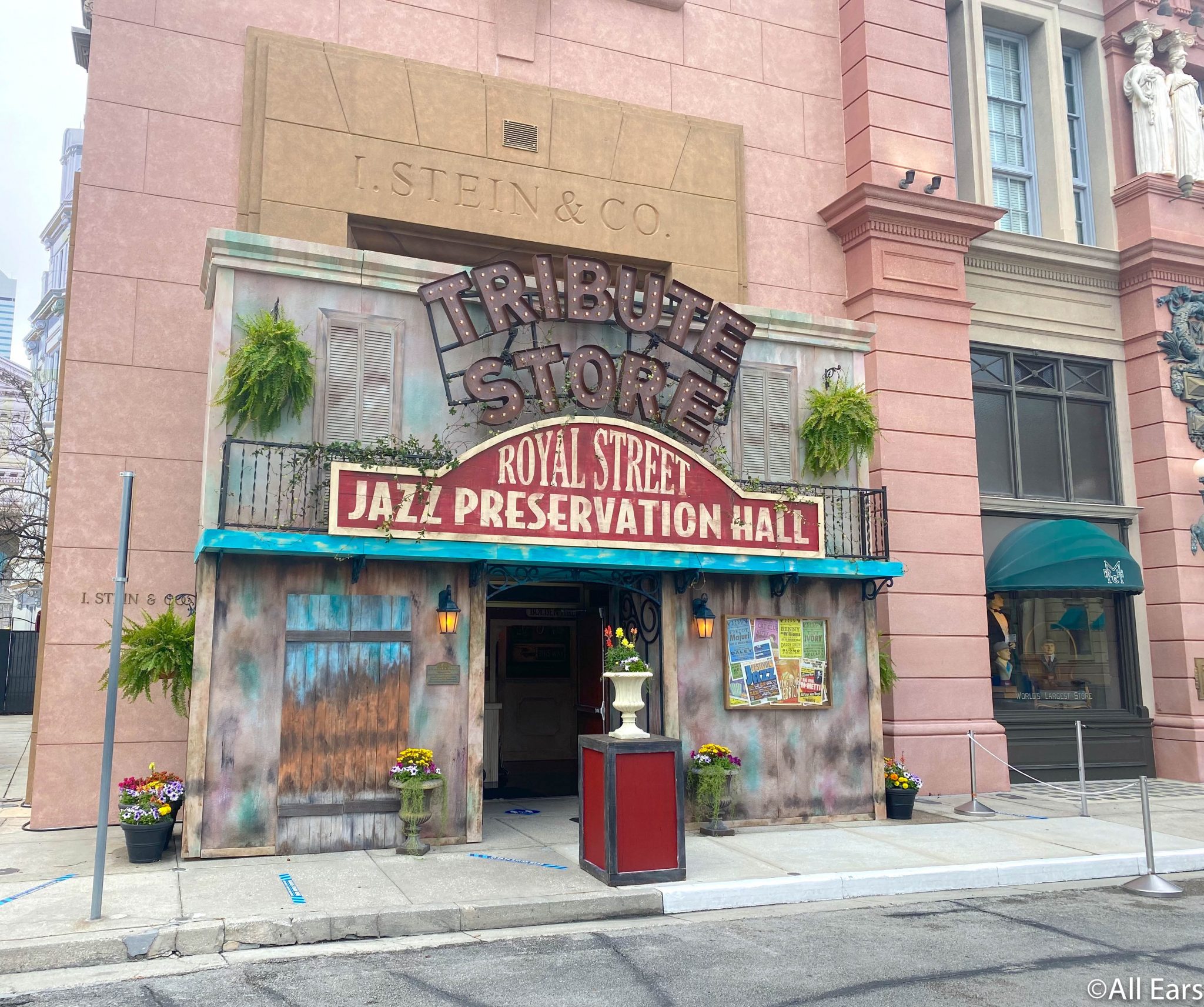 PHOTOS! Universal Orlando's Tribute Store is Decked Out for Mardi Gras ...