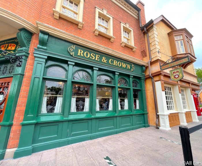PHOTOS: A Look Inside the Newly Reopened Rose & Crown Dining Room in ...