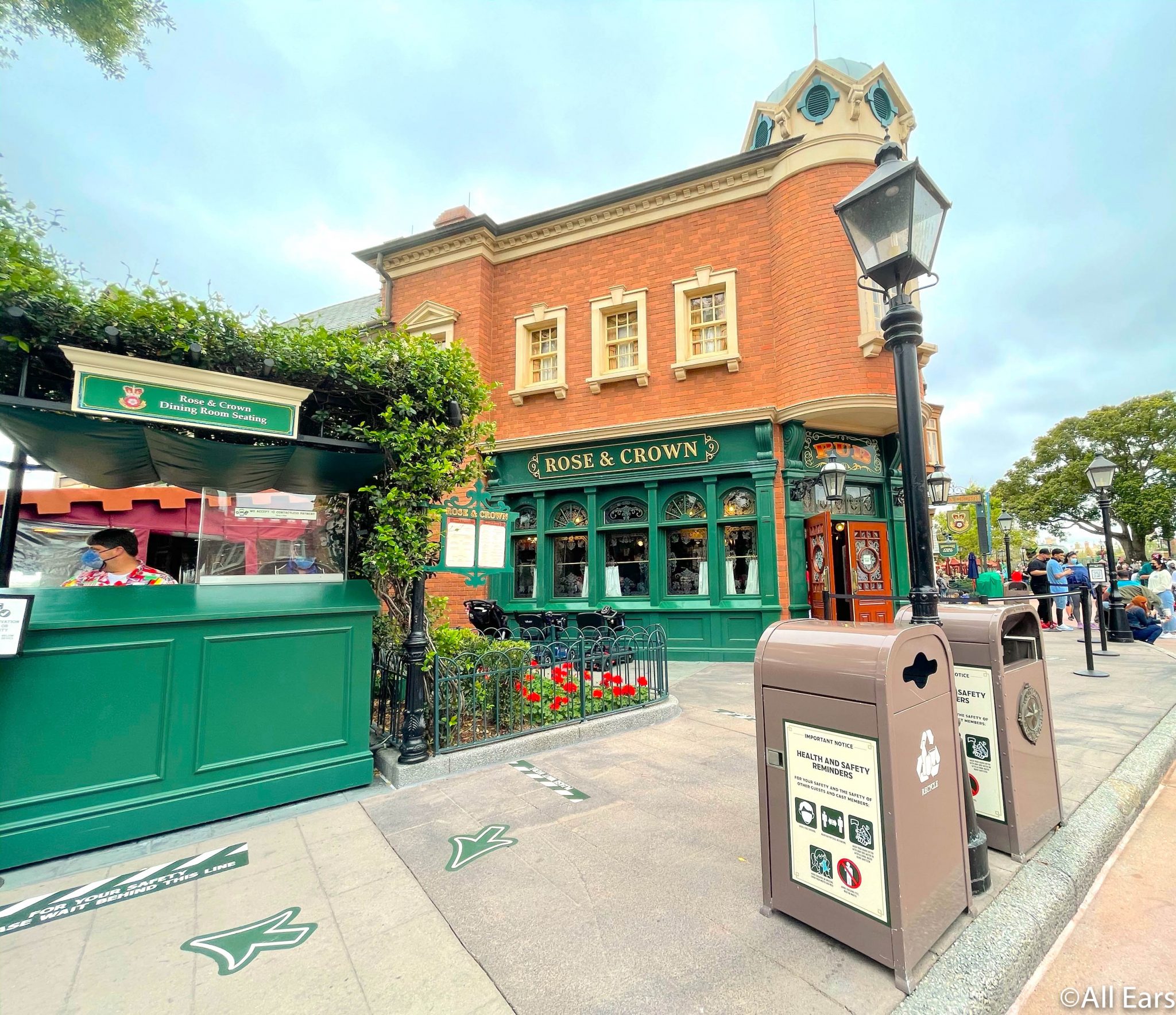 PHOTOS: A Look Inside the Newly Reopened Rose & Crown Dining Room in ...