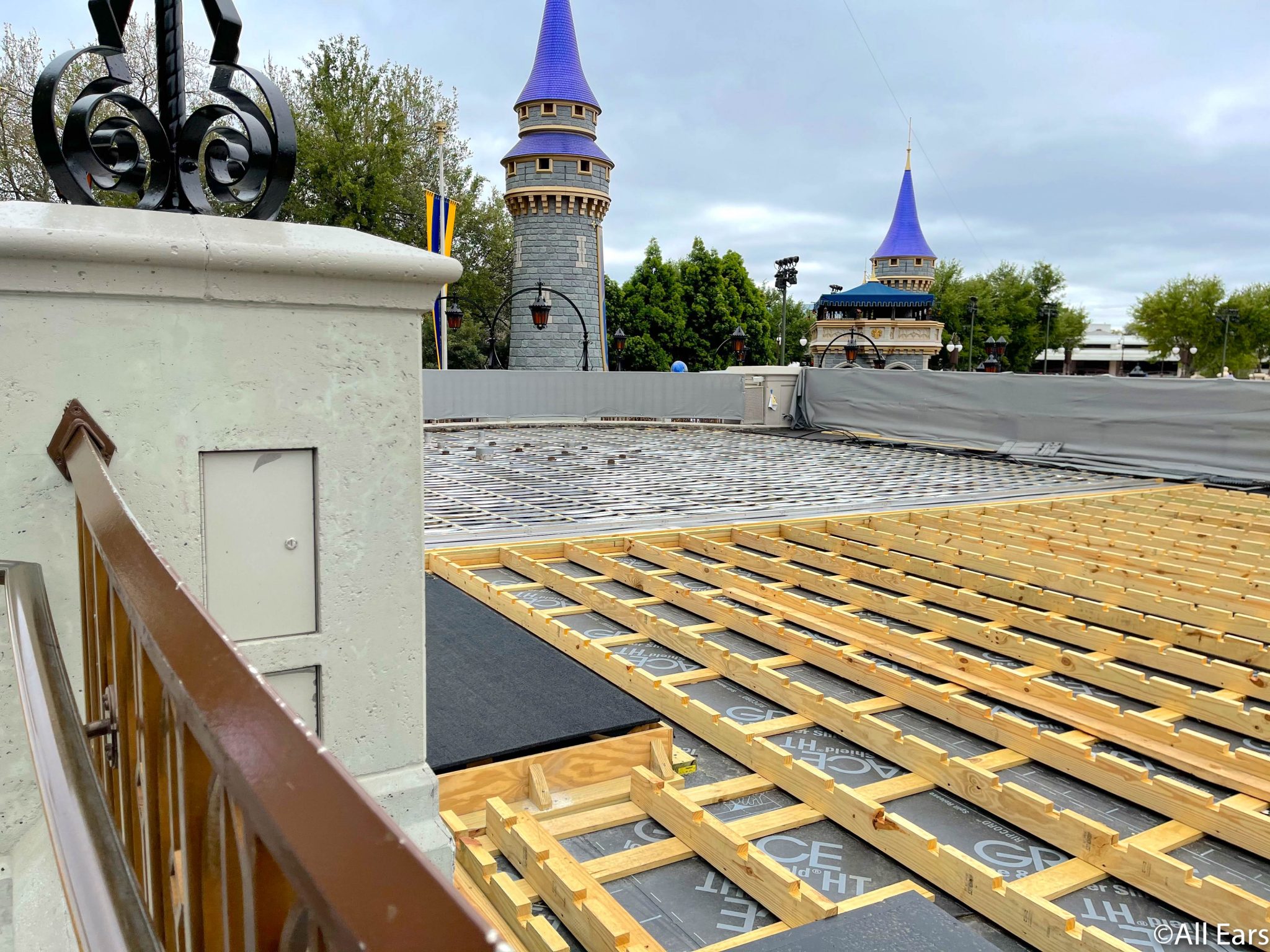UPDATE! Cinderella Castle Receives New Additions to Its Stage in Disney ...