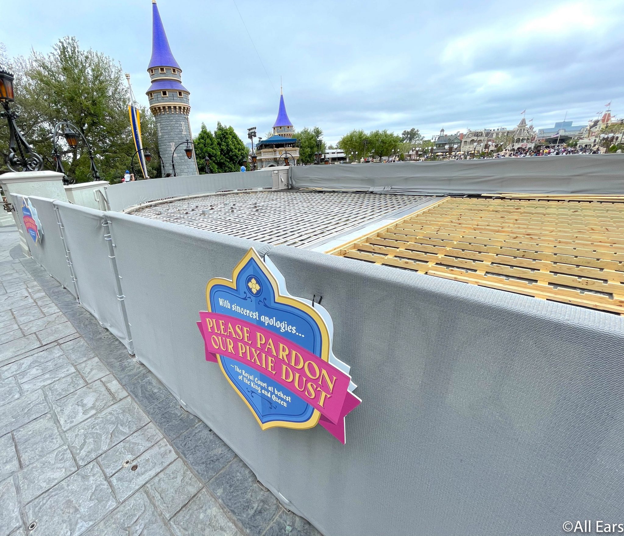 UPDATE! Cinderella Castle Receives New Additions to Its Stage in Disney ...