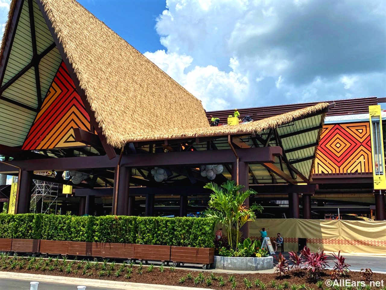 Polynesian-Construction_0703 - AllEars.Net