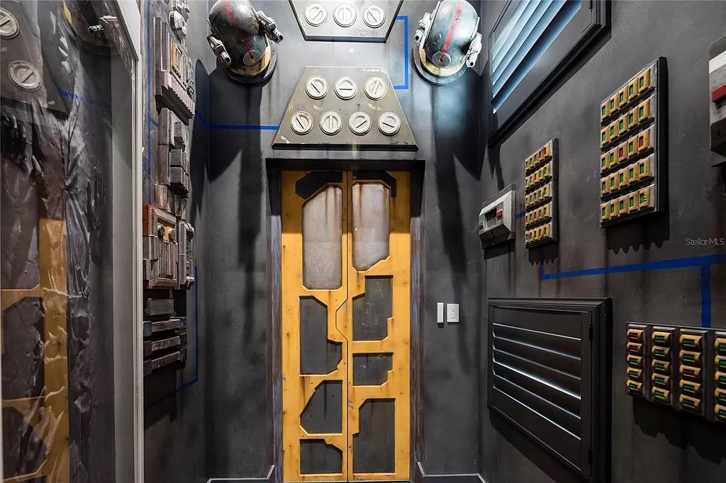 2021 Star Wars House Zillow 6 - AllEars.Net