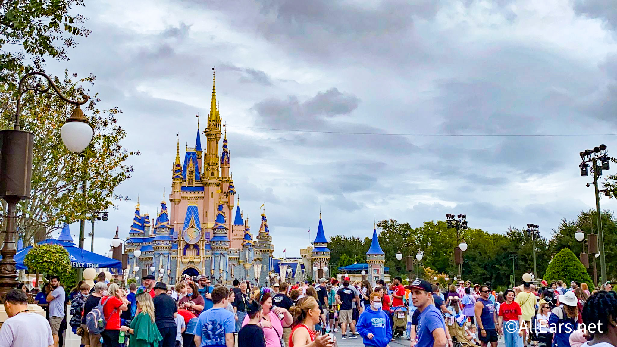 PHOTOS: Disney World is ALREADY Busy With Holiday Crowds - AllEars.Net