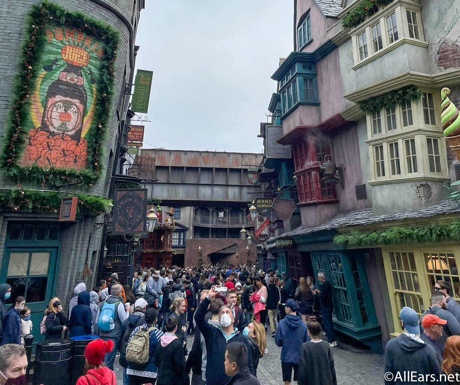 2021 universal orlando resort christmastime holiday crowds universal ...