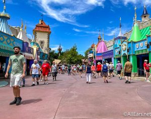 PHOTOS: The Labor Day Crowds May SURPRISE You in Disney World - AllEars.Net