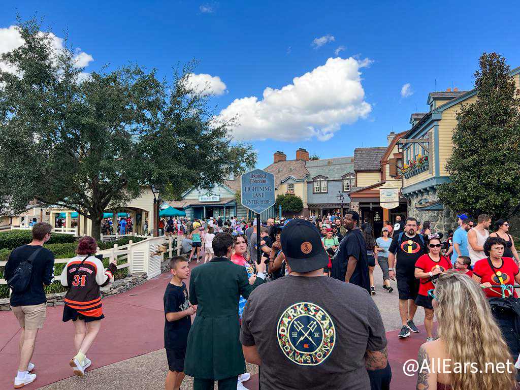 2022 Magic Kingdom Haunted Mansion Line Crowds Atmo-1 - AllEars.Net