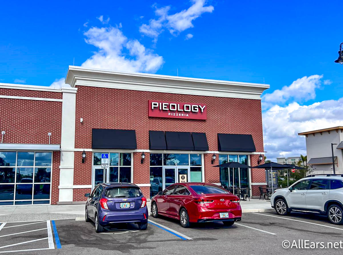 Full Tour of Disney World's Secret Shopping Mall - AllEars.Net