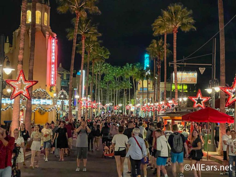 What Crowds Look Like at a SOLD OUT After Hours Event in Disney's ...