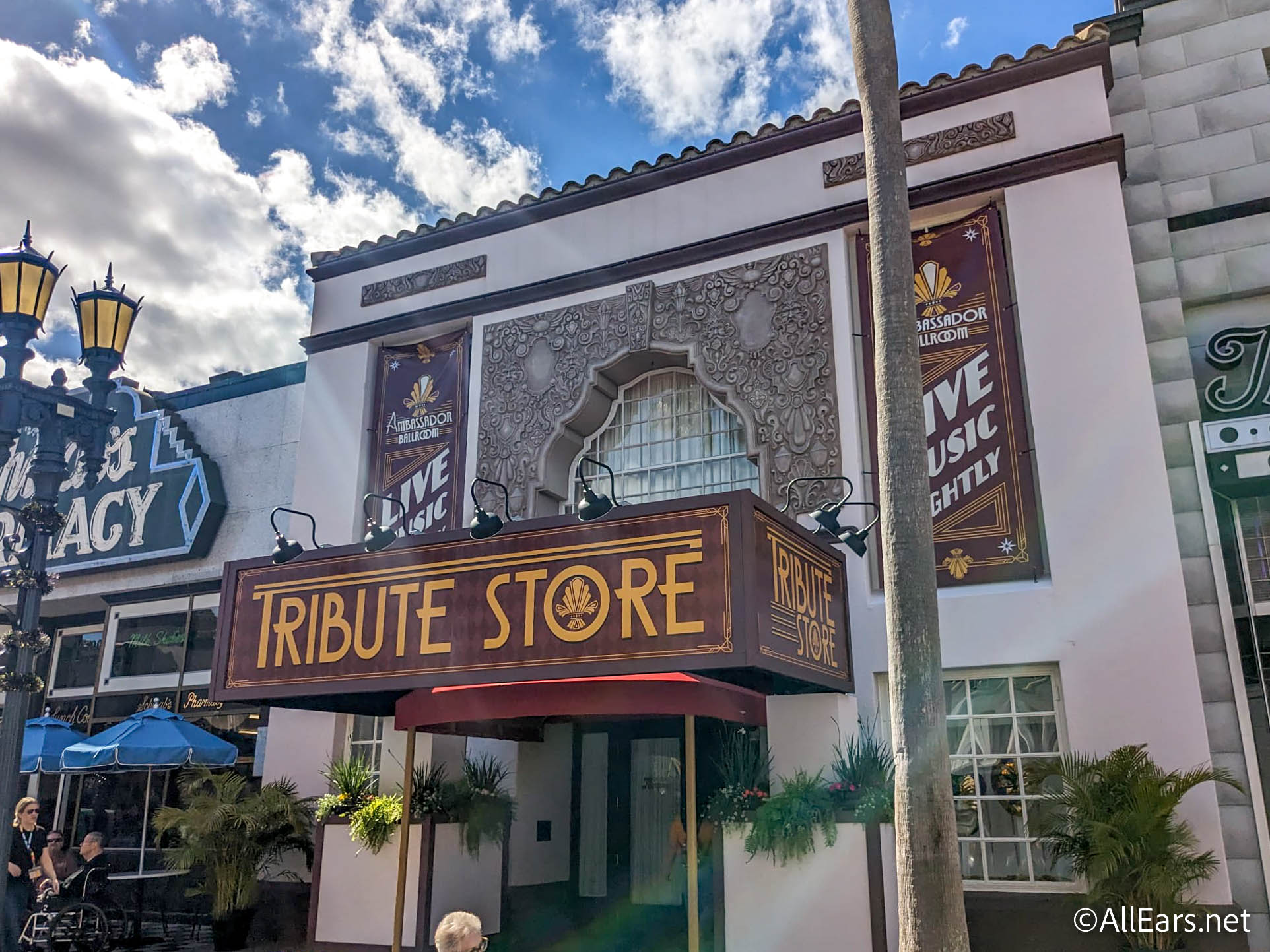 2023 universal studios mardi gras tribute store entrance 2 - AllEars.Net
