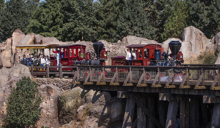 RETURN TO DISNEYLAND: After a six-year hiatus, new thrills, old ...