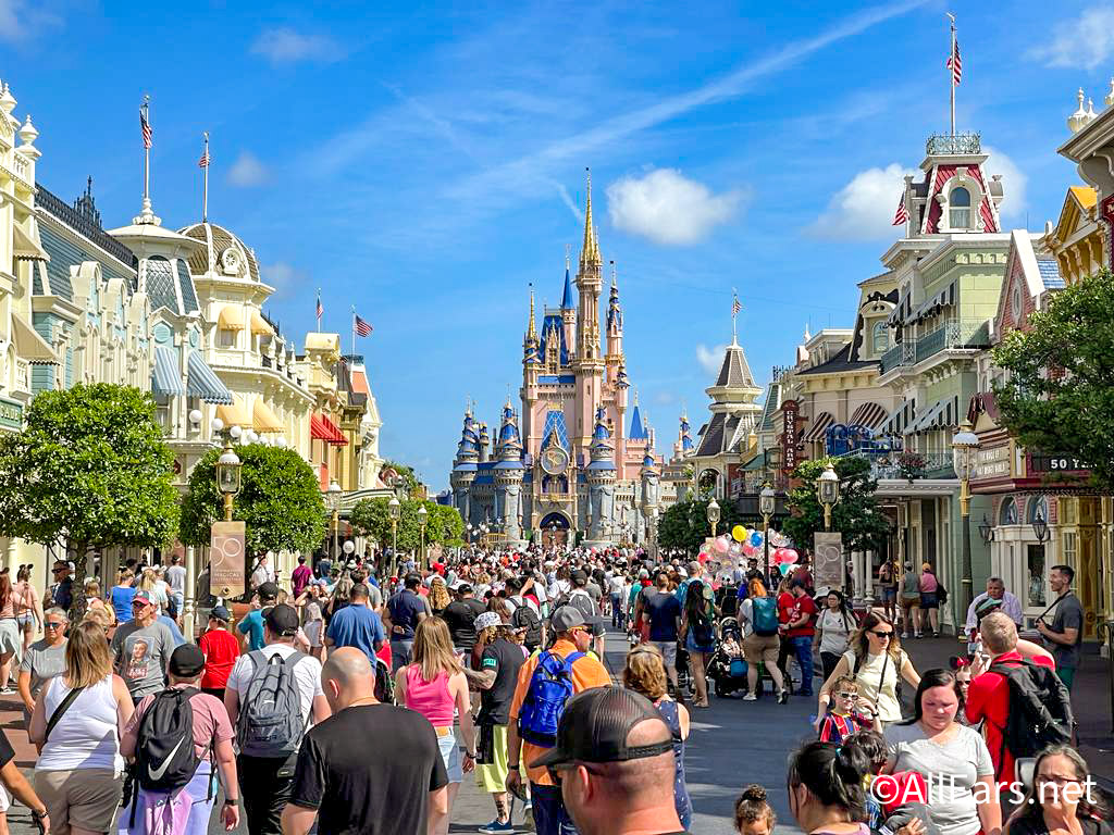 2023 Magic Kingdom Crowds Atmo-2 - AllEars.Net