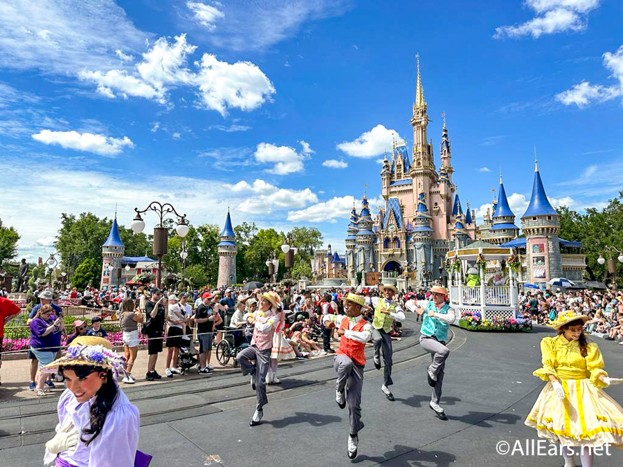 VIDEO: Come See One of The RAREST Parades in Disney World With Us ...