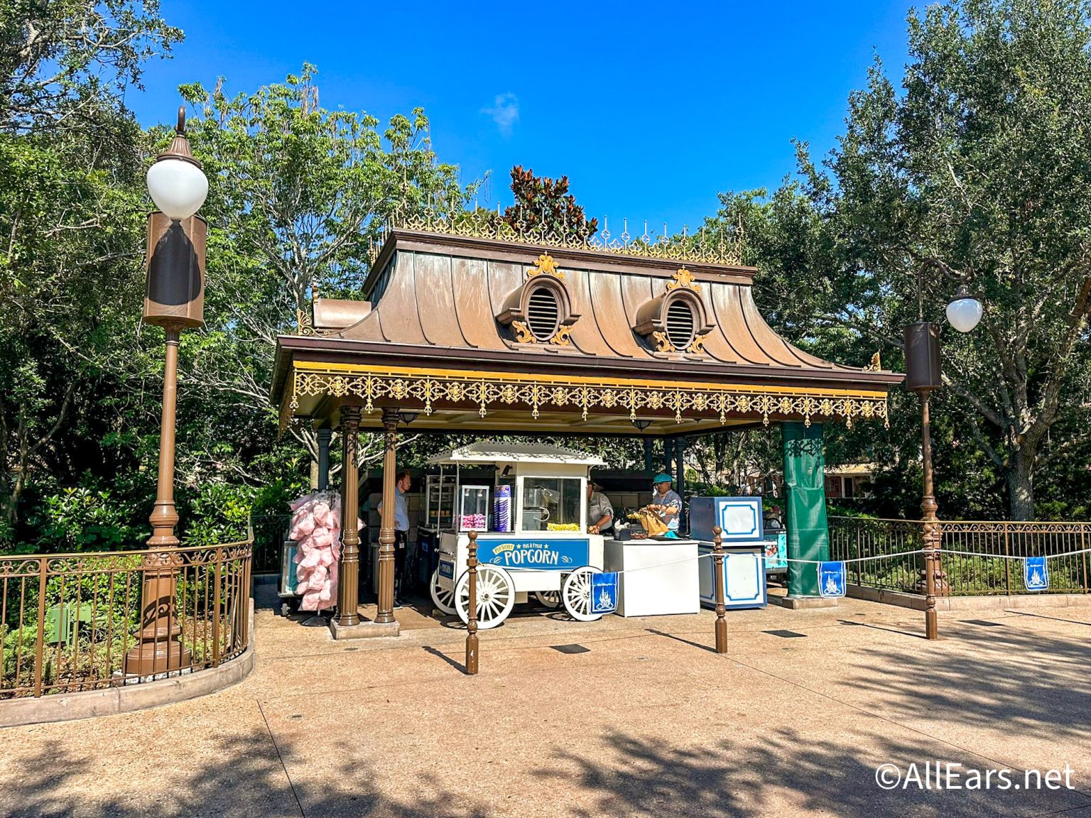 This Magic Kingdom Churro Cart is BACK…But It CHANGED - AllEars.Net