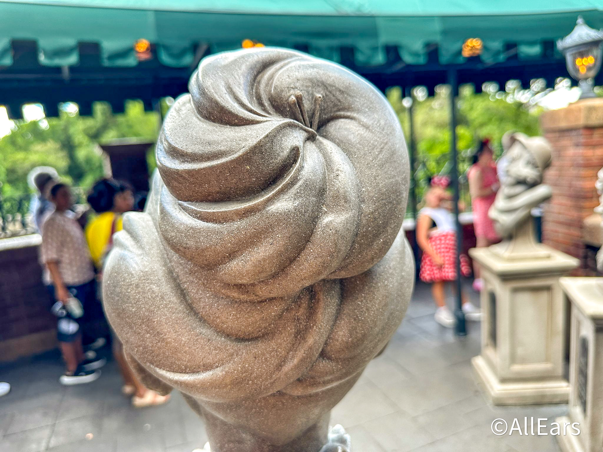 13 Details in Disney's Haunted Mansion Ride That You Won't See Unless ...