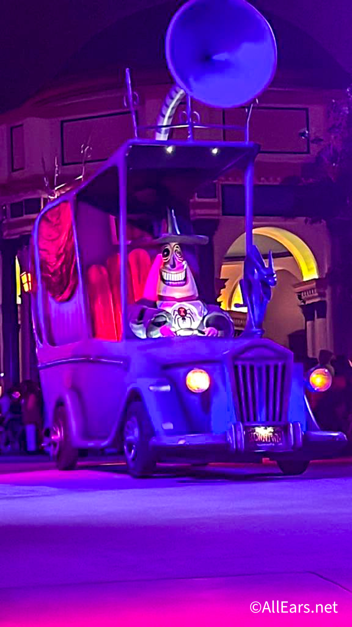 2023 oogie boogie bash frightfully fun parade mayor 2 - AllEars.Net 2023 oogie boogie bash frightfully fun parade mayor 2 - AllEars.Net