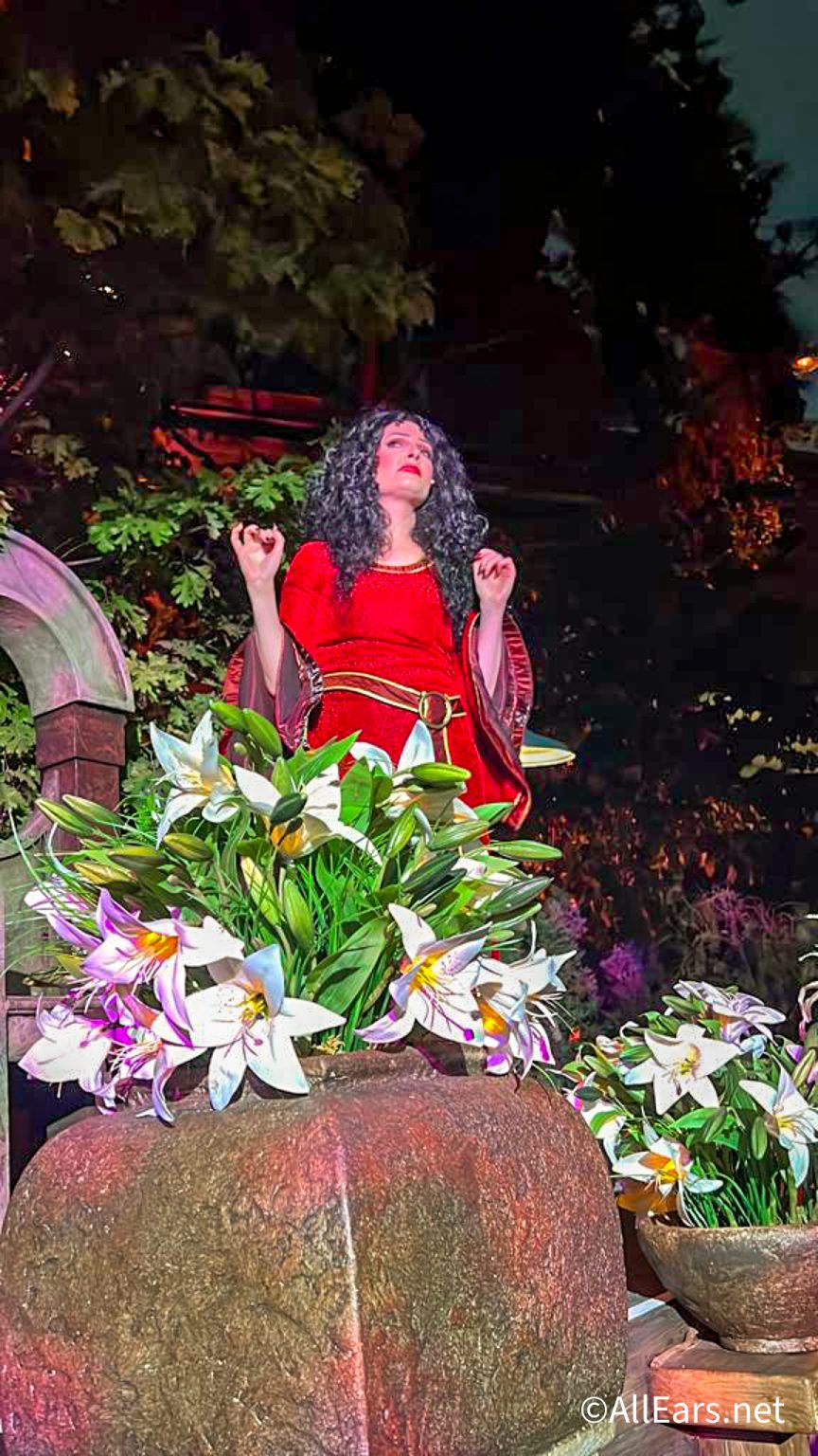 2023 oogie boogie bash mother gothel2 - AllEars.Net 2023 oogie boogie bash mother gothel2 - AllEars.Net