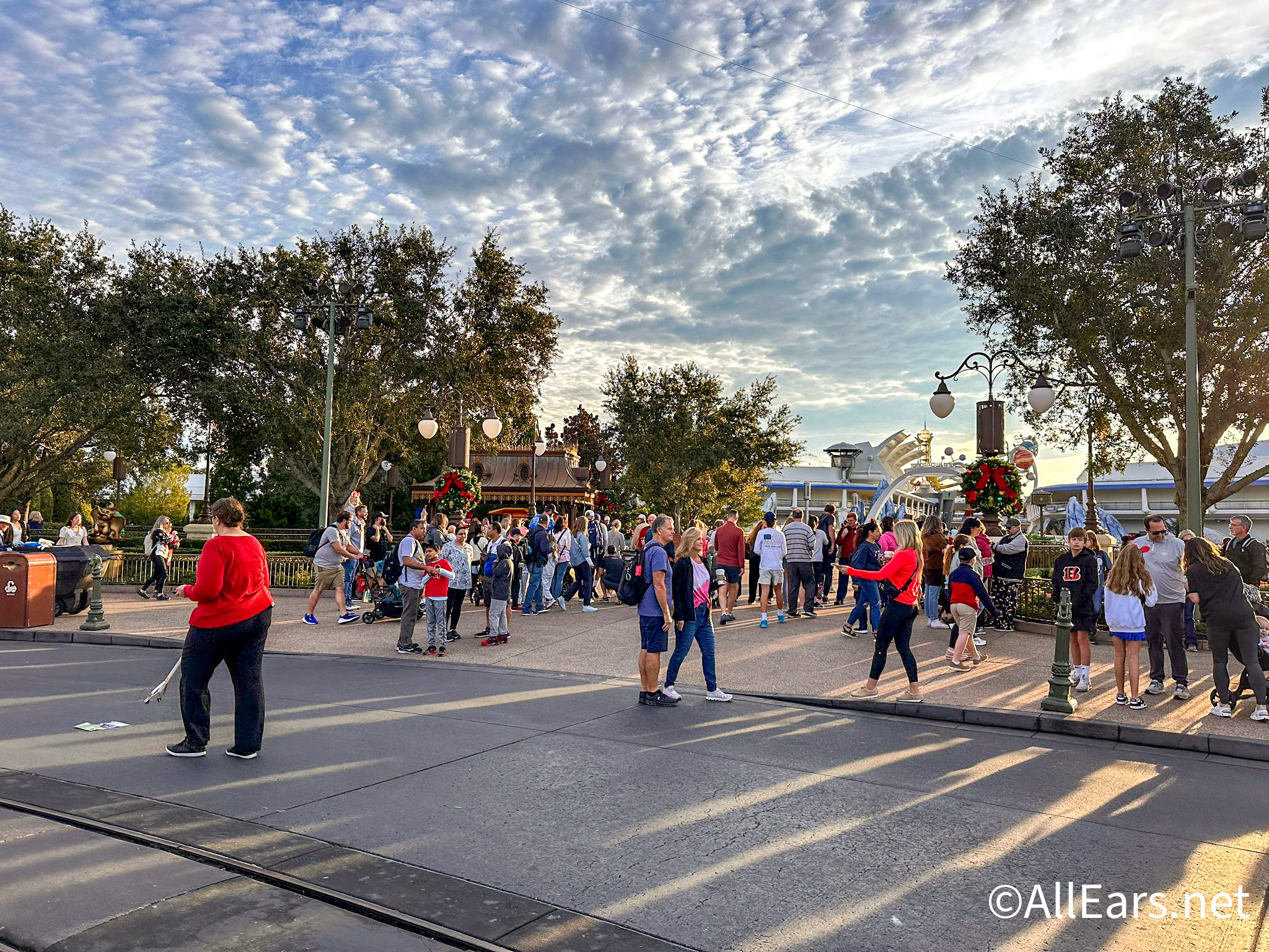 5 SECRET Things That Happen Behind-the-Scenes at Disney World - AllEars.Net