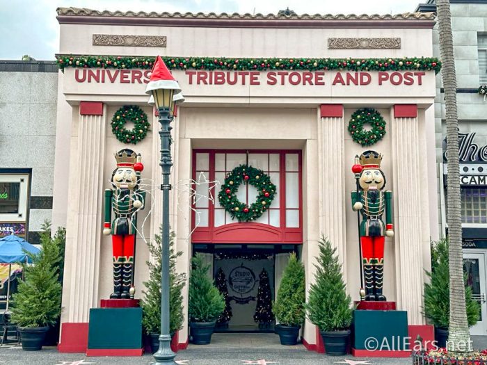 Come Explore the Holiday Tribute Store at Universal Orlando With Us ...