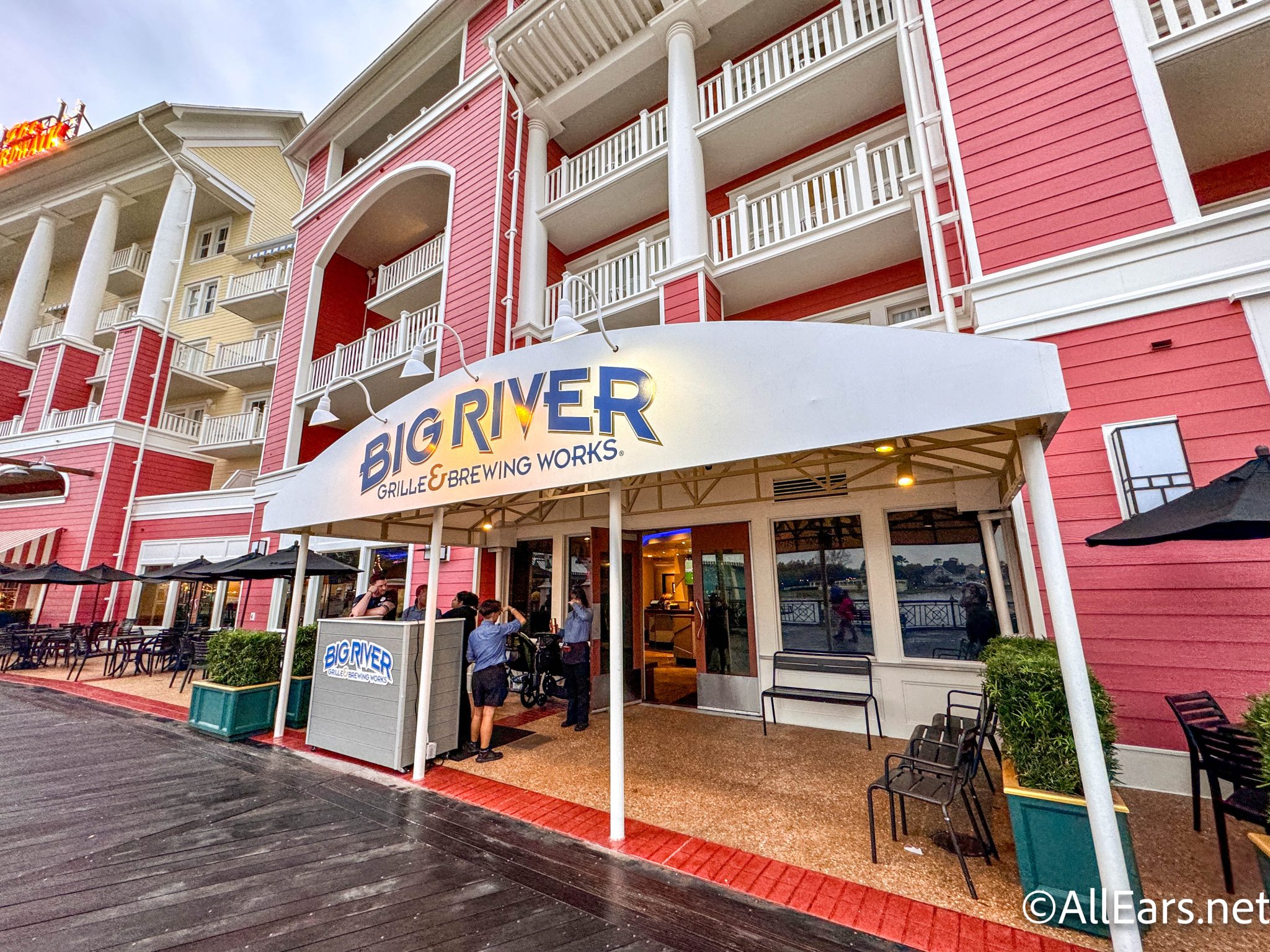 Disney Adults Are BEGGING for This Restaurant To Come to Disney World ...