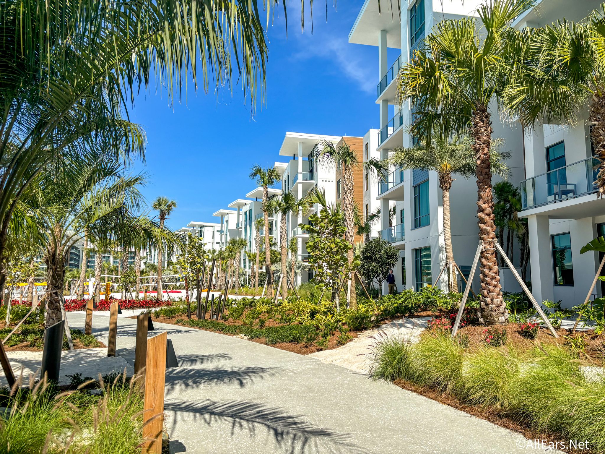 Tour the NEW Rooms at the Billion Dollar Hotel That Just Opened Near ...