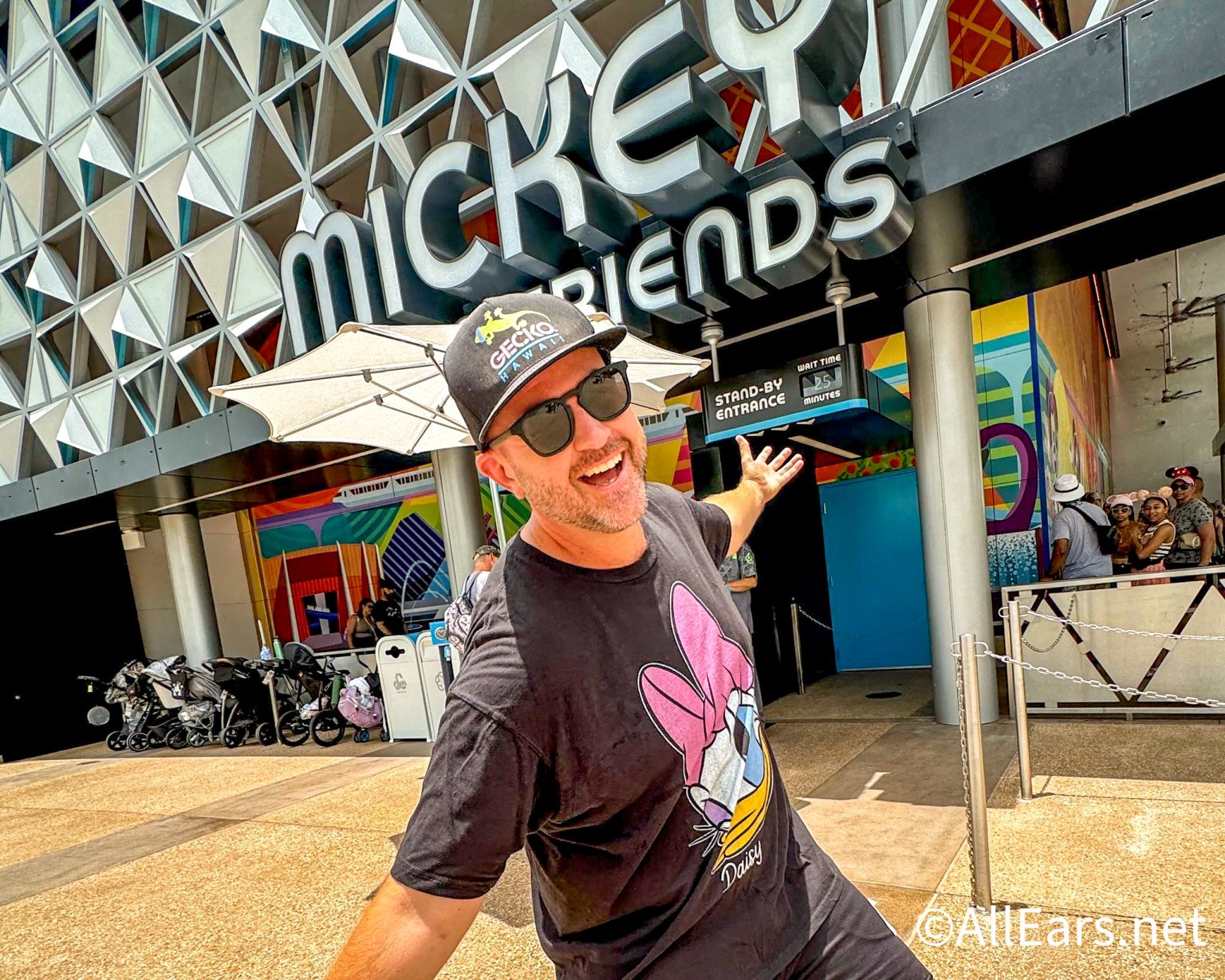 I Go to Disney World Alone Every Week. Here's What It's Really Like ...