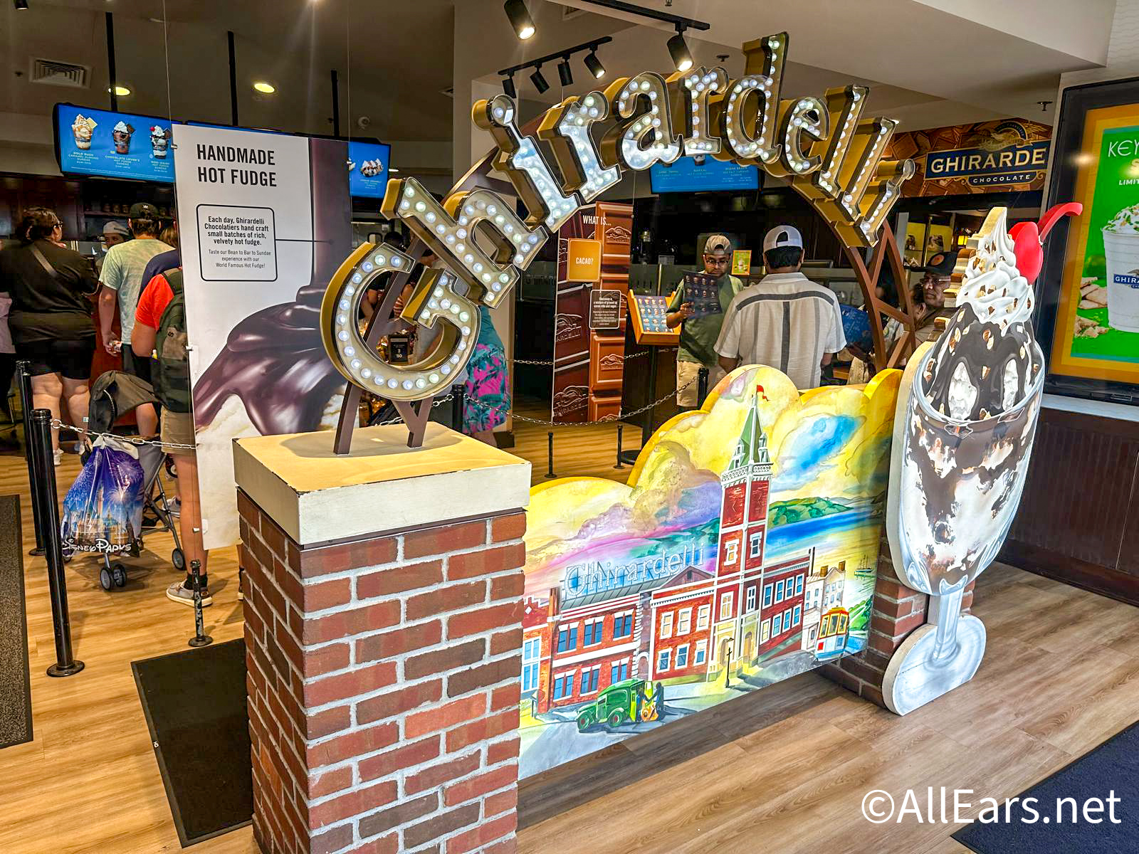 This HOT FUDGE Snack Is FANTASTIC…and It's Less Than $10 in Disney ...