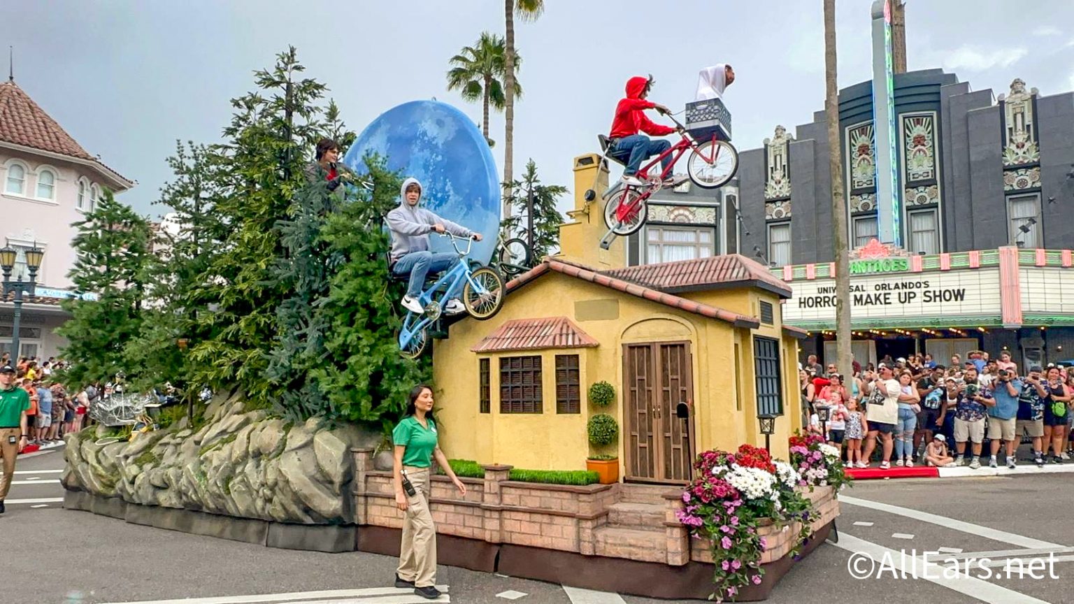 NEWS: The NEW Universal Mega Movie Parade Has Arrived and We Have ALL ...