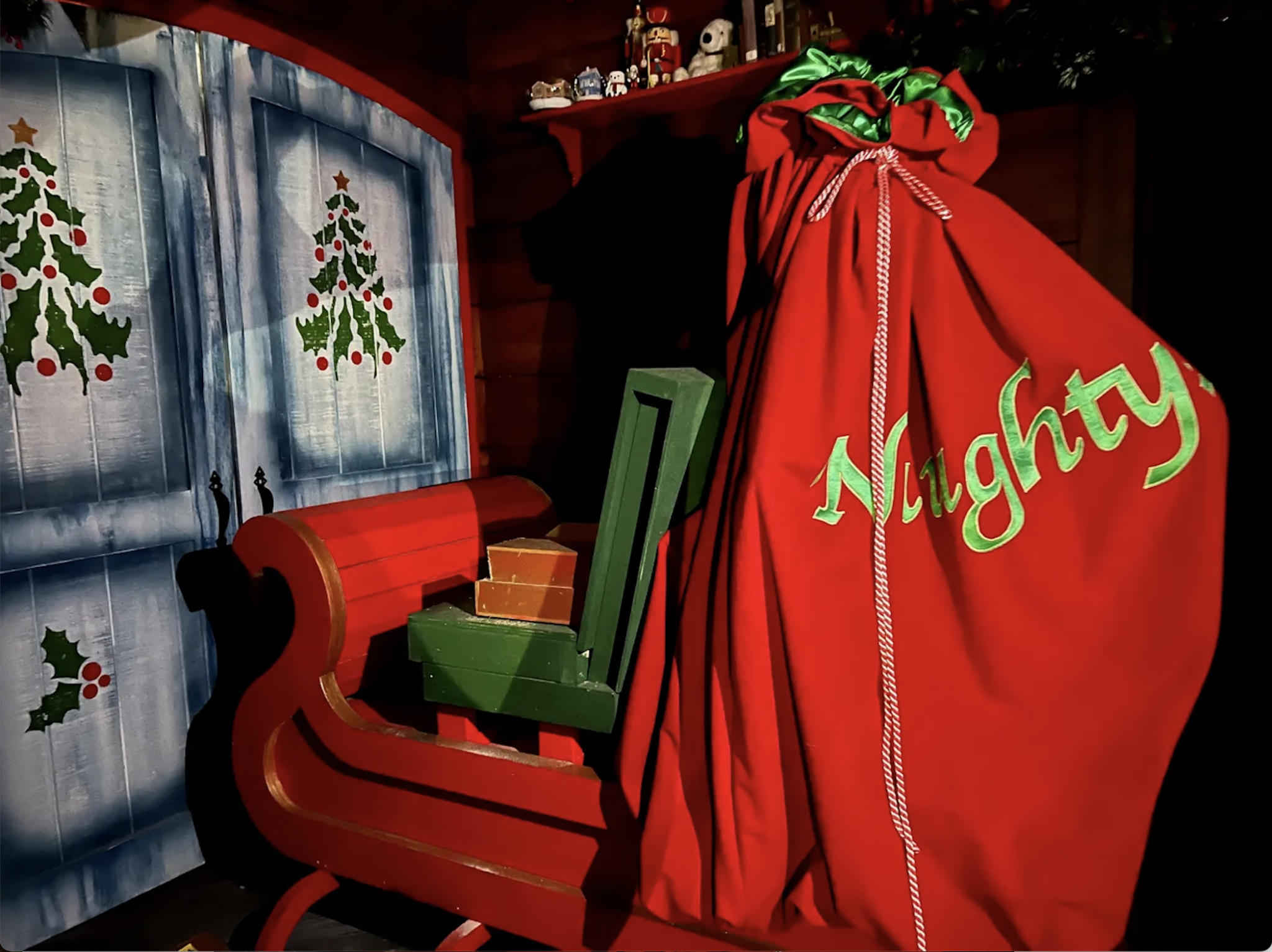 Evil Santa, Mardi Gras, and Mummies: This Halloween Horror Nights House ...