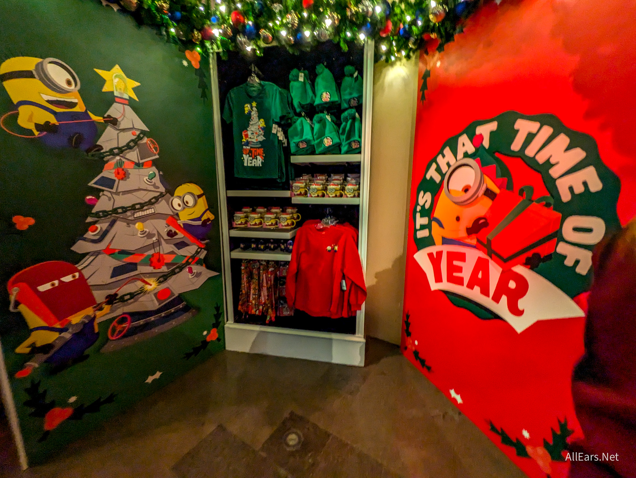 NEW LOOK at the Souvenirs at Universal's 2024 Holiday Tribute Store ...