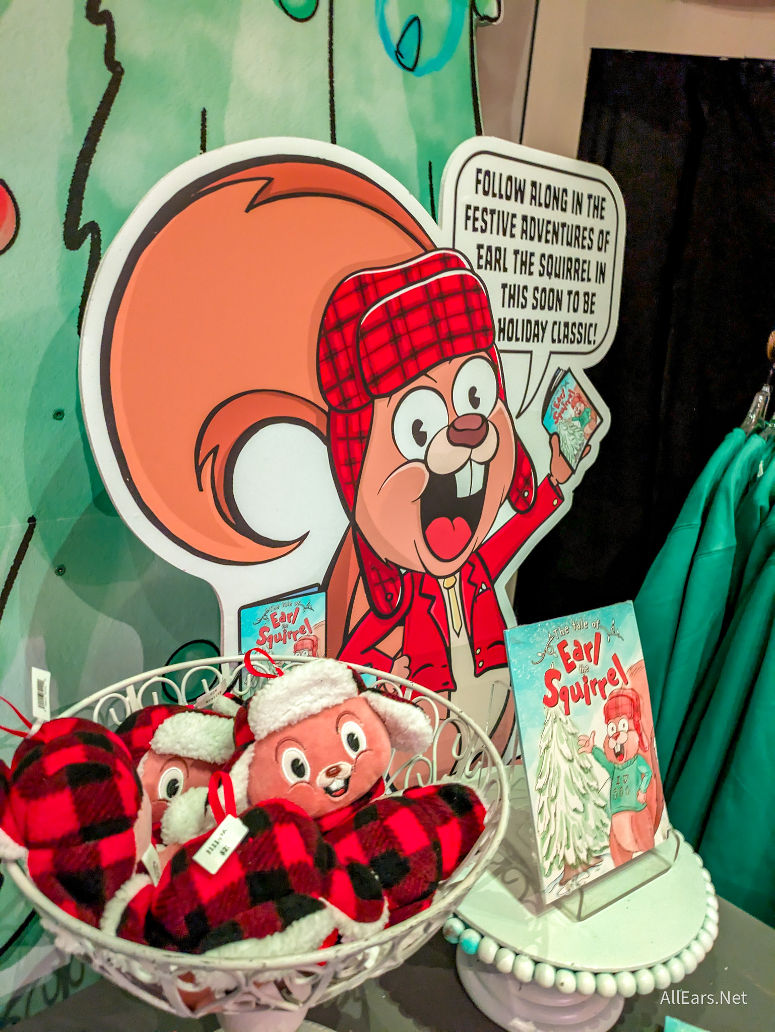 NEW LOOK at the Souvenirs at Universal's 2024 Holiday Tribute Store ...