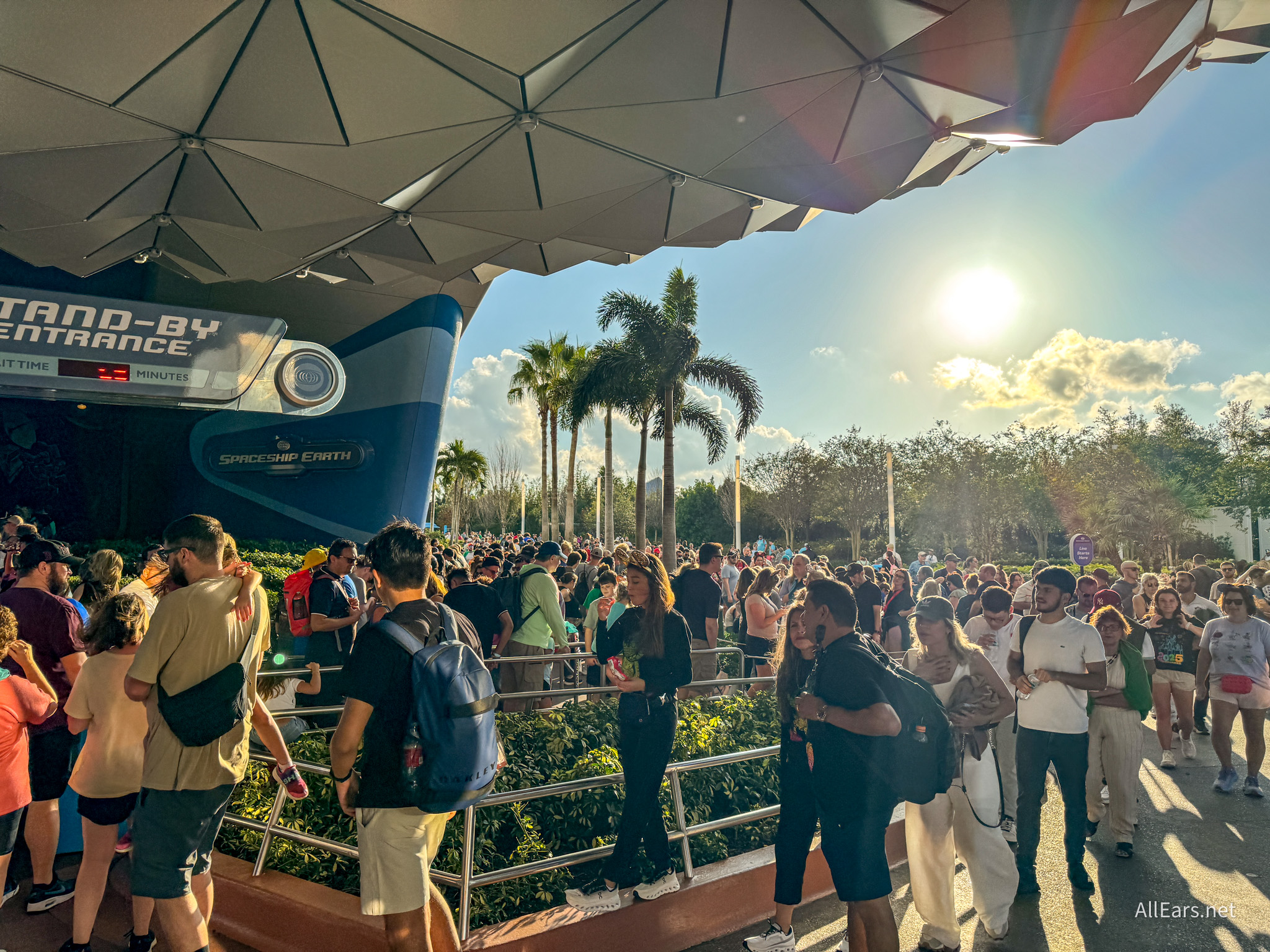 Check Out the CROWDS On One of the Busiest Days of the Year in Disney ...