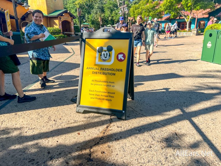 FIRST LOOK at the New Disney World Annual Passholder Magnet (and How to ...
