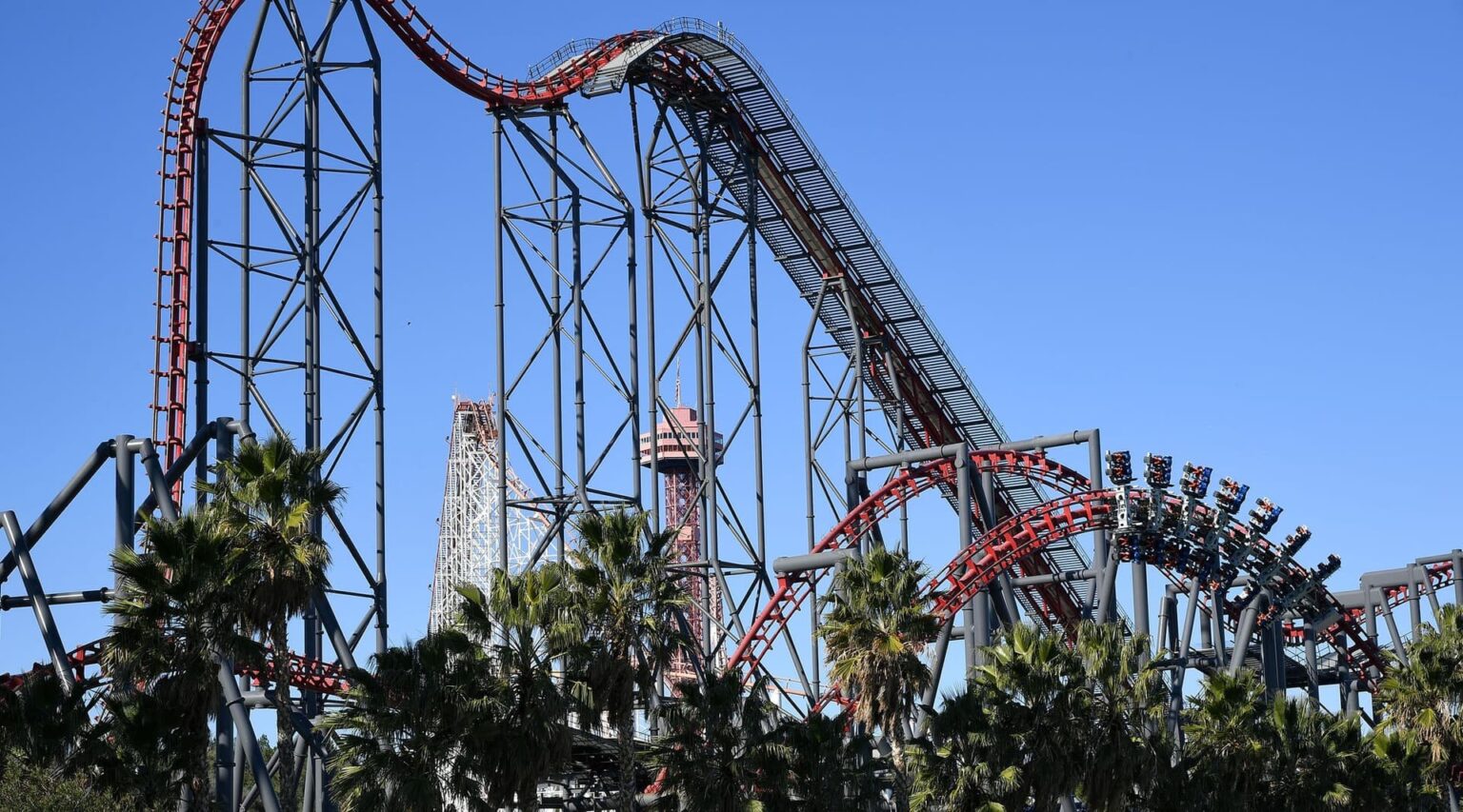 NEWS: Fire Breaks Out Under Six Flags Magic Mountain Roller Coaster ...
