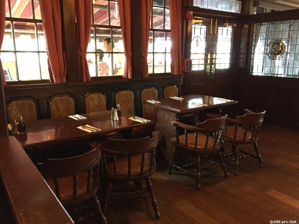 Interior Pictures of Rose and Crown Dining Room in Walt Disney World ...