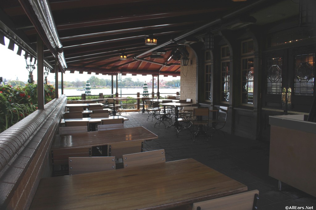 Interior Pictures of Rose and Crown Dining Room in Walt Disney World ...