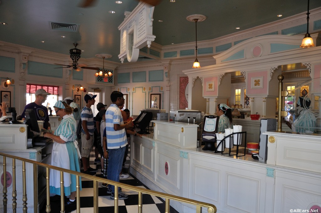 Interior Pictures of Plaza Ice Cream Parlor in Walt Disney World ...