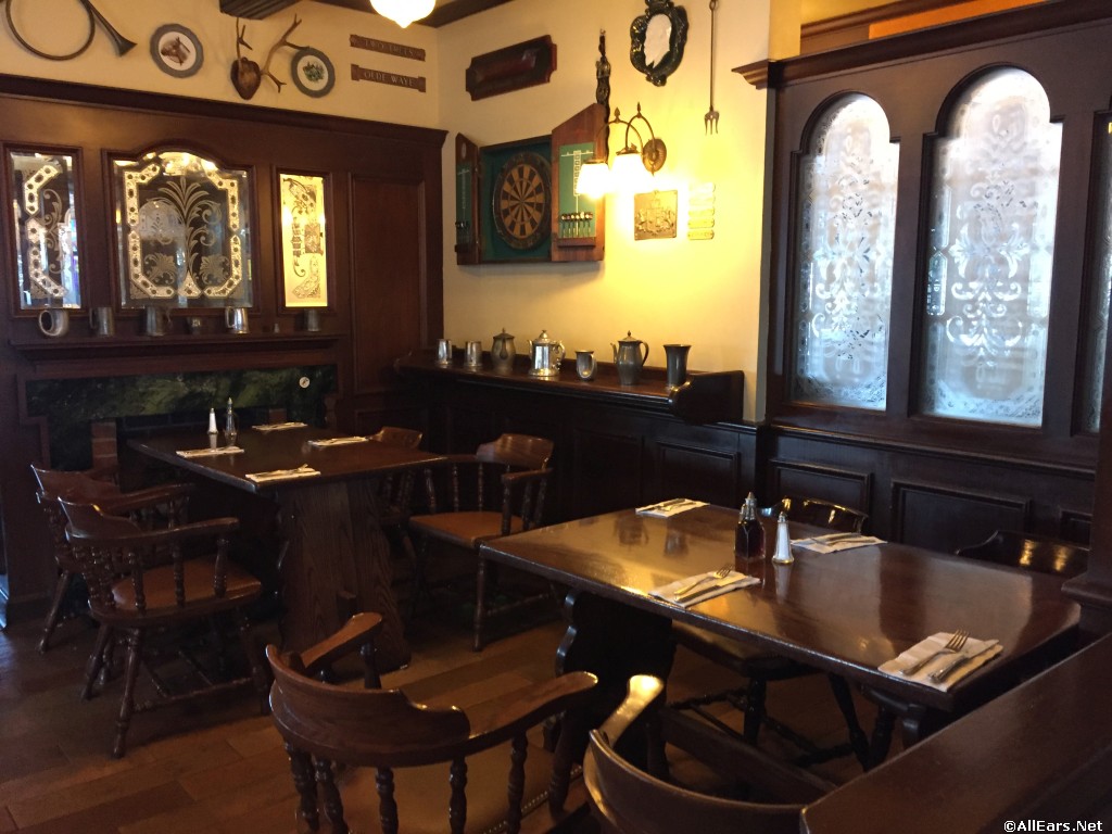 Interior Pictures of Rose and Crown Dining Room in Walt Disney World ...